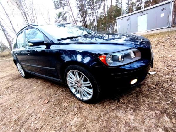 Zils Volvo V50 2005 Rīga, ar dzinēja tilpumu 2.00 L un nobraukumu 250 tūkst. km par 2200 €, foto 1 vietnē AUTOMOTO.COM.LV