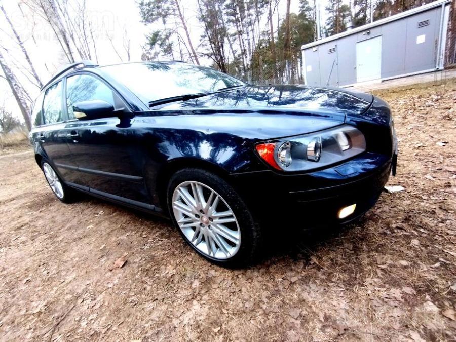 Zils Volvo V50 2005 Rīga, ar dzinēja tilpumu 2.00 L un nobraukumu 250 tūkst. km par 2200 €, foto 1 vietnē AUTOMOTO.COM.LV
