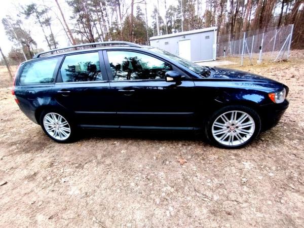 Zils Volvo V50 2005 Rīga, ar dzinēja tilpumu 2.00 L un nobraukumu 250 tūkst. km par 2200 €, foto 2 vietnē AUTOMOTO.COM.LV
