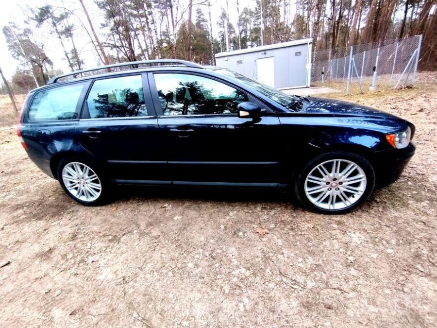 Zils Volvo V50 2005 Rīga, ar dzinēja tilpumu 2.00 L un nobraukumu 250 tūkst. km par 2200 €, foto 3 vietnē AUTOMOTO.COM.LV