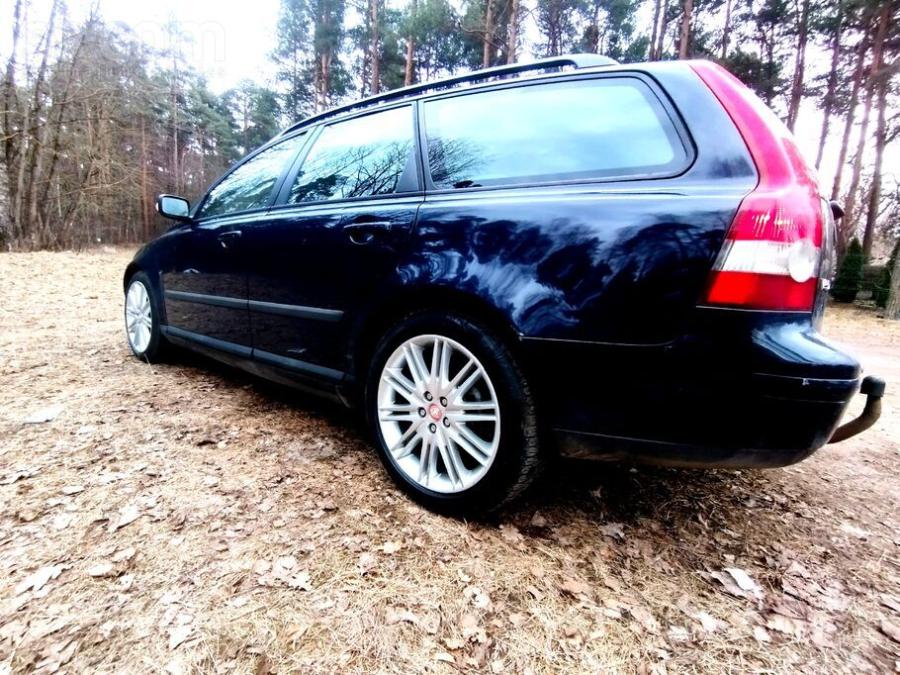 Zils Volvo V50 2005 Rīga, ar dzinēja tilpumu 2.00 L un nobraukumu 250 tūkst. km par 2200 €, foto 7 vietnē AUTOMOTO.COM.LV