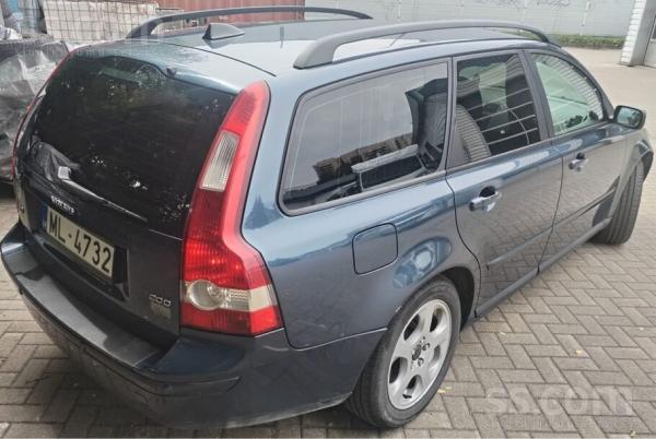 Blue Volvo V50 2005 in Riga, with an engine capacity of 2.00 L and mileage of 489 thousand km for 950 €, photo 2 on AUTOMOTO.COM.LV