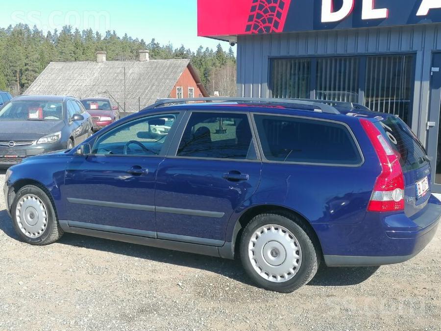 Zils Volvo V50 2005 Valmiera, ar dzinēja tilpumu 2.00 L un nobraukumu 153 tūkst. km par 3990 €, foto 9 vietnē AUTOMOTO.COM.LV