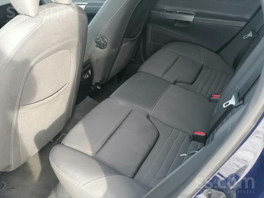 Zils Volvo V50 2005 Valmiera, ar dzinēja tilpumu 2.00 L un nobraukumu 153 tūkst. km par 3990 €, foto 12 vietnē AUTOMOTO.COM.LV
