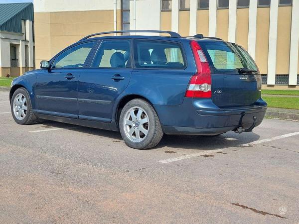 Blue Volvo V50 2005 in Kaunas, with an engine capacity of 2.00 L and mileage of 340 thousand km for 2650 €, photo 3 on AUTOMOTO.COM.LV