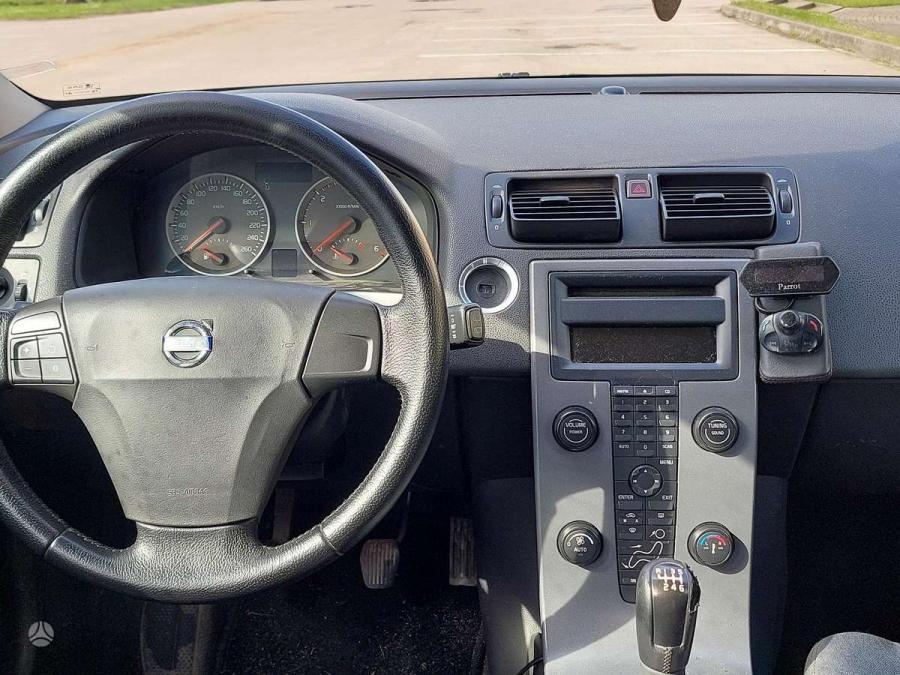 Zils Volvo V50 2005 Kauņa, ar dzinēja tilpumu 2.00 L un nobraukumu 340 tūkst. km par 2650 €, foto 10 vietnē AUTOMOTO.COM.LV