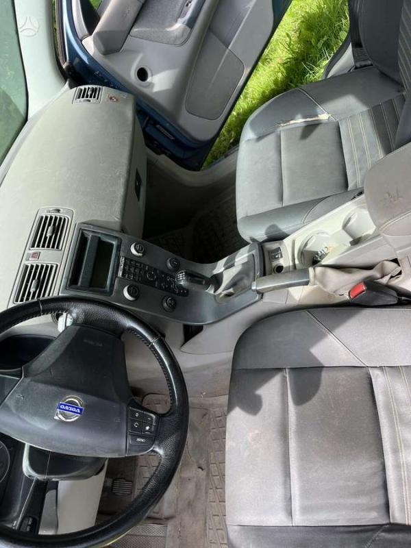 Blue Volvo V50 2005 in Lazdijai, with an engine capacity of 1.80 L and mileage of 405 thousand km for 650 €, photo 2 on AUTOMOTO.COM.LV