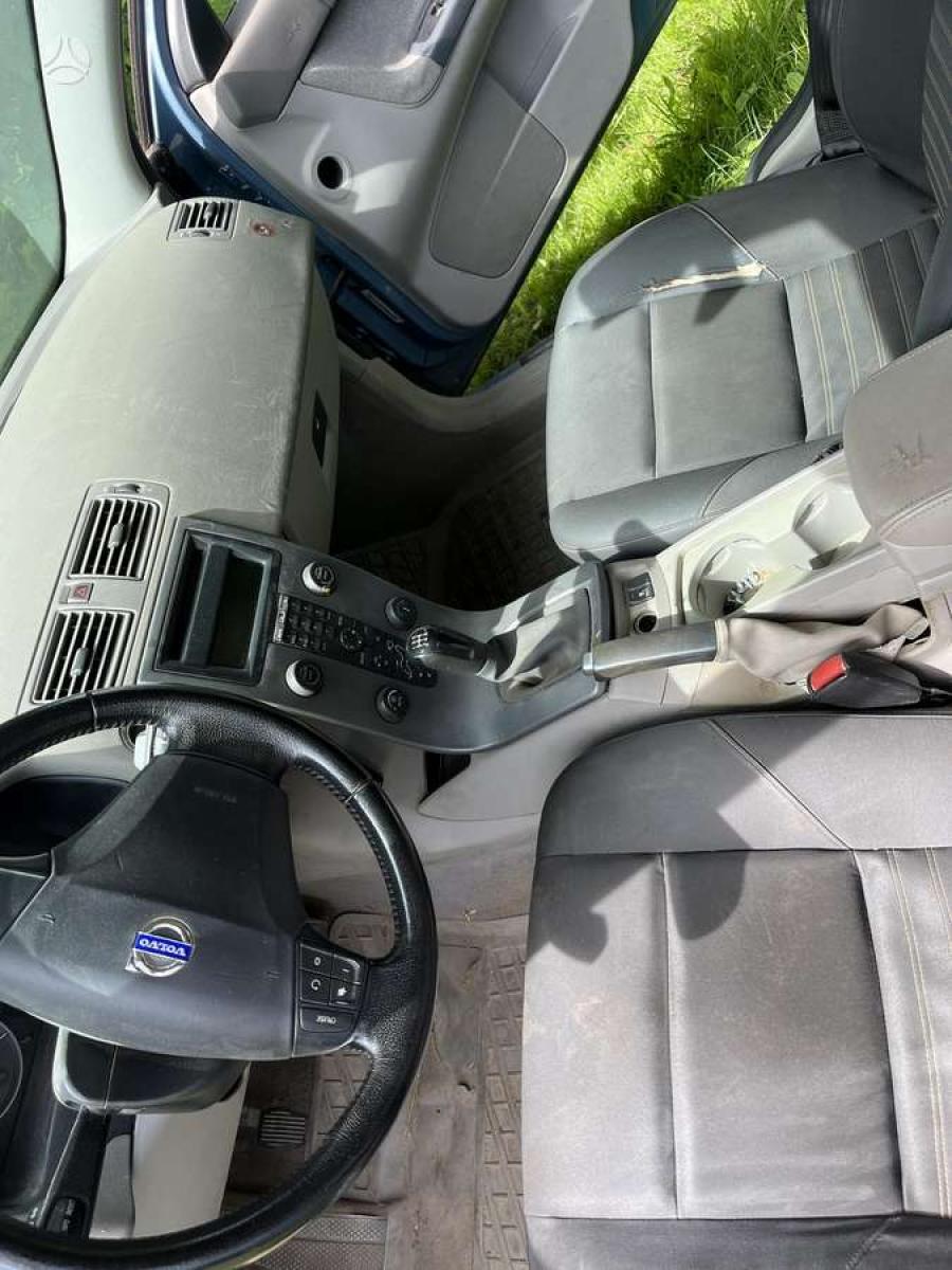 Blue Volvo V50 2005 in Lazdijai, with an engine capacity of 1.80 L and mileage of 405 thousand km for 650 €, photo 3 on AUTOMOTO.COM.LV