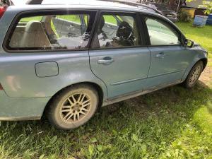 Blue Volvo V50 2005 in Lazdijai, with an engine capacity of 1.80 L and mileage of 405 thousand km for 650 €, photo 4 on AUTOMOTO.COM.LV