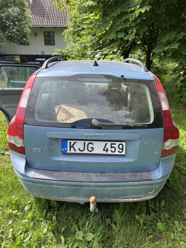Blue Volvo V50 2005 in Lazdijai, with an engine capacity of 1.80 L and mileage of 405 thousand km for 650 €, photo 4 on AUTOMOTO.COM.LV