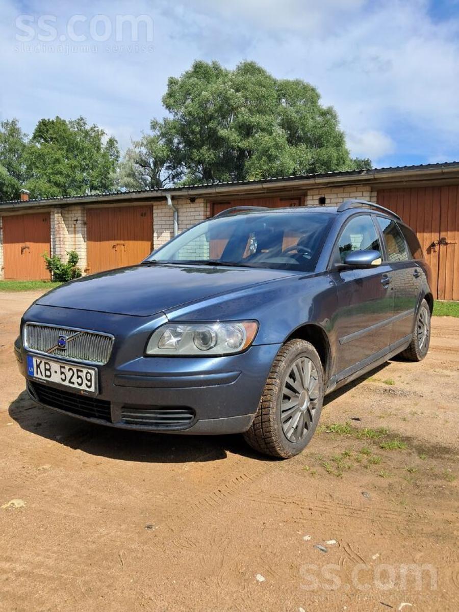 Синий Вольво В50 2005 в Валмиера, объемом двигателя 2.00 л и пробегом 375 тыс. км за 1800 €, фото 2 на AUTOMOTO.COM.LV