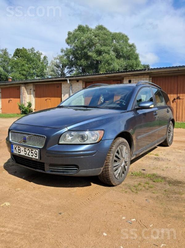 Синий Вольво В50 2005 в Валмиера, объемом двигателя 2.00 л и пробегом 375 тыс. км за 1800 €, фото 1 на AUTOMOTO.COM.LV