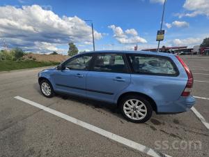 Zils Volvo V50 2005 Rīga, ar dzinēja tilpumu 1.60 L un nobraukumu 326 tūkst. km par 1500 €, foto  vietnē AUTOMOTO.COM.LV