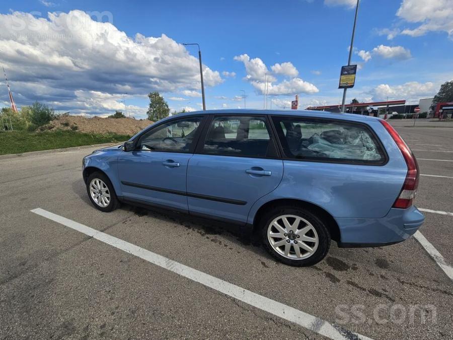 Zils Volvo V50 2005 Rīga, ar dzinēja tilpumu 1.60 L un nobraukumu 326 tūkst. km par 1500 €, foto 1 vietnē AUTOMOTO.COM.LV