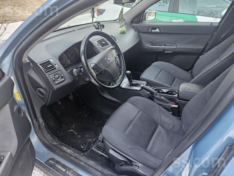 Zils Volvo V50 2005 Rīga, ar dzinēja tilpumu 1.60 L un nobraukumu 326 tūkst. km par 1500 €, foto 6 vietnē AUTOMOTO.COM.LV