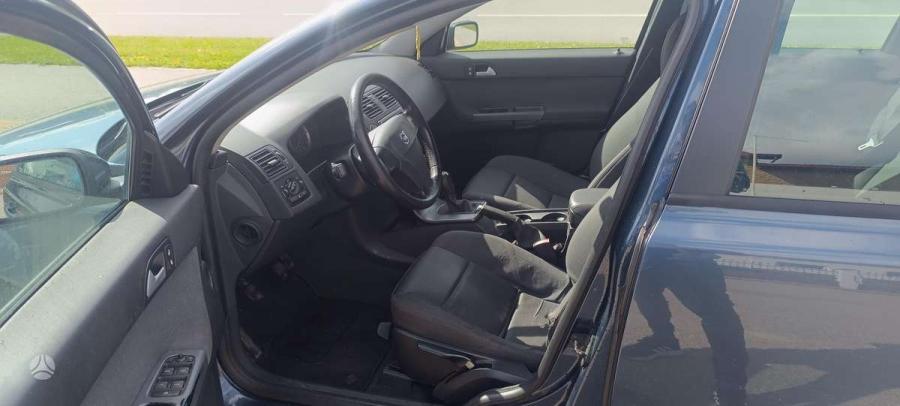 Blue Volvo V50 2005 in Klaipeda, with an engine capacity of 2.00 L and mileage of 375 thousand km for 1450 €, photo 10 on AUTOMOTO.COM.LV