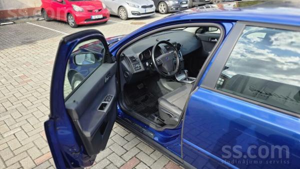 Volvo V50 2005 Rīga vietnē Zils Volvo V50 2005 Rīga, ar dzinēja tilpumu 2.40 L un nobraukumu 274 tūkst. km par 1900 €, foto 4 vietnē AUTOMOTO.COM.LV