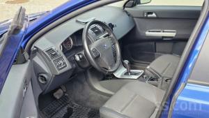Blue Volvo V50 2005 in Riga, with an engine capacity of 2.40 L and mileage of 274 thousand km for 1900 €, photo 5 on AUTOMOTO.COM.LV
