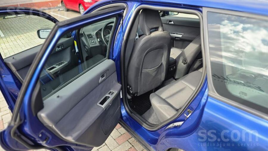 Blue Volvo V50 2005 in Riga, with an engine capacity of 2.40 L and mileage of 274 thousand km for 1900 €, photo 6 on AUTOMOTO.COM.LV