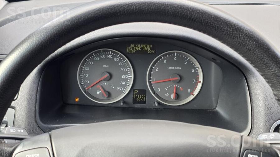 Blue Volvo V50 2005 in Riga, with an engine capacity of 2.40 L and mileage of 274 thousand km for 1900 €, photo 8 on AUTOMOTO.COM.LV