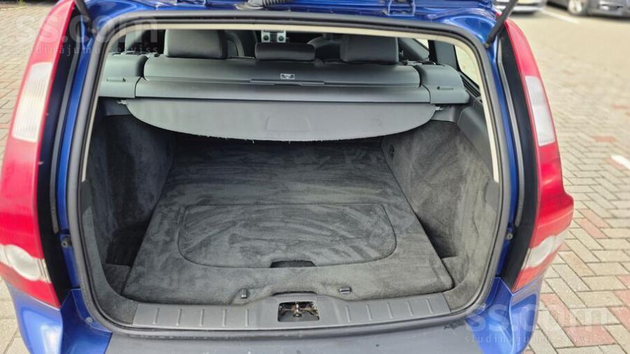 Blue Volvo V50 2005 in Riga, with an engine capacity of 2.40 L and mileage of 274 thousand km for 1900 €, photo 13 on AUTOMOTO.COM.LV