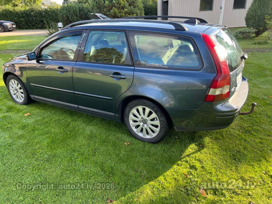 Zils Volvo V50 2005 Tartu, ar dzinēja tilpumu 2.00 L un nobraukumu 0 tūkst. km par 1999 €, foto 4 vietnē AUTOMOTO.COM.LV