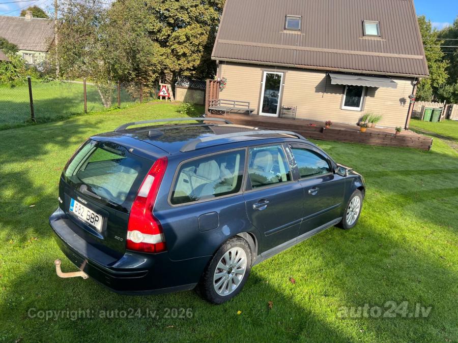 Zils Volvo V50 2005 Tartu, ar dzinēja tilpumu 2.00 L un nobraukumu 0 tūkst. km par 1999 €, foto 6 vietnē AUTOMOTO.COM.LV