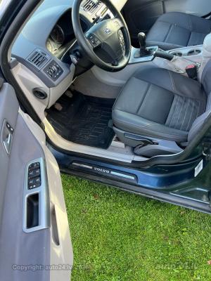 Zils Volvo V50 2005 Tartu, ar dzinēja tilpumu 2.00 L un nobraukumu 0 tūkst. km par 1999 €, foto 18 vietnē AUTOMOTO.COM.LV