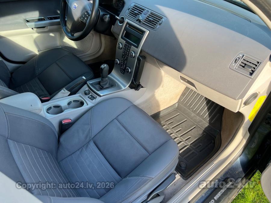 Zils Volvo V50 2005 Tartu, ar dzinēja tilpumu 2.00 L un nobraukumu 0 tūkst. km par 1999 €, foto 23 vietnē AUTOMOTO.COM.LV