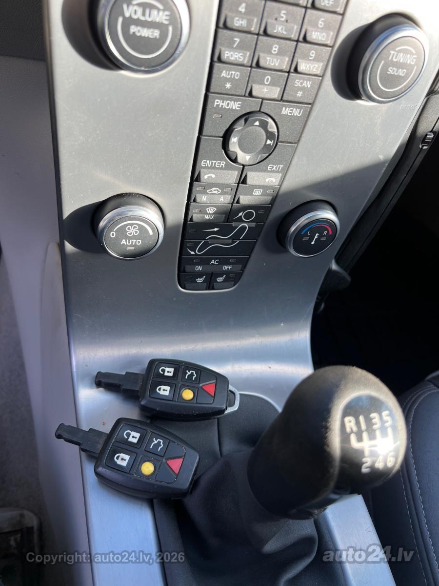 Zils Volvo V50 2005 Tartu, ar dzinēja tilpumu 2.00 L un nobraukumu 0 tūkst. km par 1999 €, foto 24 vietnē AUTOMOTO.COM.LV