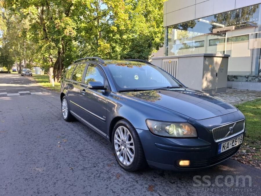 Zils Volvo V50 2005 Rīga, ar dzinēja tilpumu 2.00 L un nobraukumu 371 tūkst. km par 1380 €, foto 1 vietnē AUTOMOTO.COM.LV