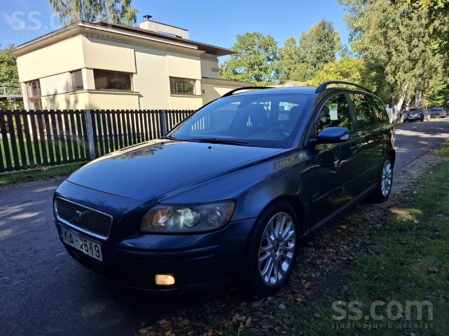 Zils Volvo V50 2005 Rīga, ar dzinēja tilpumu 2.00 L un nobraukumu 371 tūkst. km par 1380 €, foto 3 vietnē AUTOMOTO.COM.LV