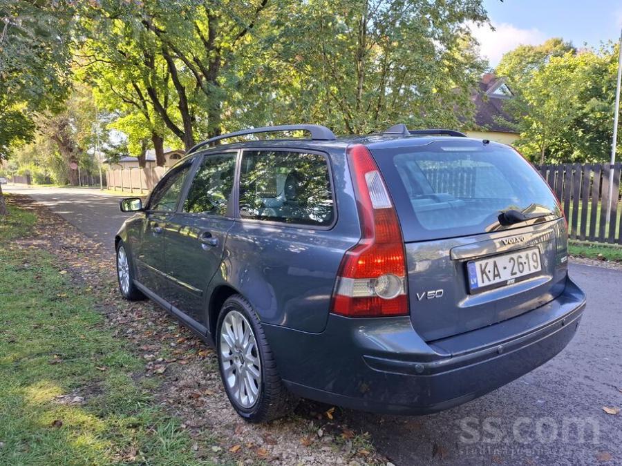 Zils Volvo V50 2005 Rīga, ar dzinēja tilpumu 2.00 L un nobraukumu 371 tūkst. km par 1380 €, foto 4 vietnē AUTOMOTO.COM.LV