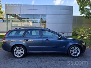 Zils Volvo V50 2005 Rīga, ar dzinēja tilpumu 2.00 L un nobraukumu 371 tūkst. km par 1380 €, foto 5 vietnē AUTOMOTO.COM.LV