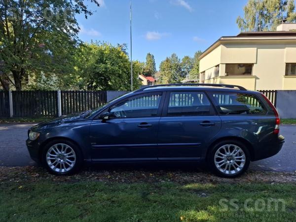 Zils Volvo V50 2005 Rīga, ar dzinēja tilpumu 2.00 L un nobraukumu 371 tūkst. km par 1380 €, foto 7 vietnē AUTOMOTO.COM.LV