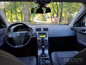 Zils Volvo V50 2005 Rīga, ar dzinēja tilpumu 2.00 L un nobraukumu 371 tūkst. km par 1380 €, foto 9 vietnē AUTOMOTO.COM.LV