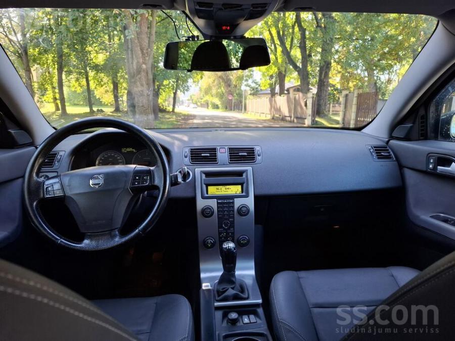 Zils Volvo V50 2005 Rīga, ar dzinēja tilpumu 2.00 L un nobraukumu 371 tūkst. km par 1380 €, foto 9 vietnē AUTOMOTO.COM.LV