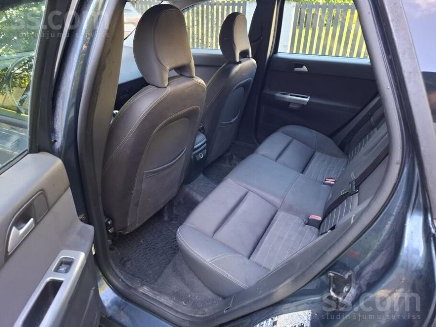 Zils Volvo V50 2005 Rīga, ar dzinēja tilpumu 2.00 L un nobraukumu 371 tūkst. km par 1380 €, foto 10 vietnē AUTOMOTO.COM.LV
