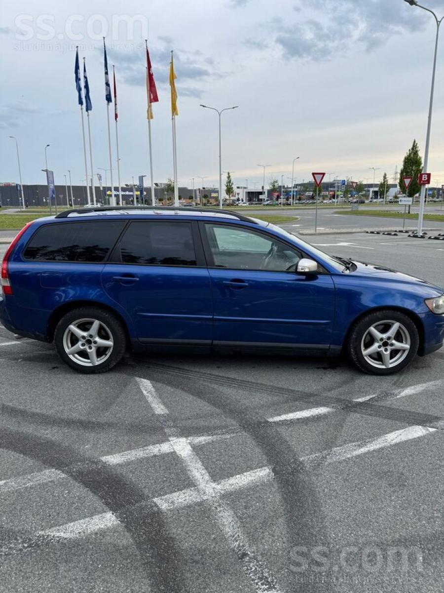Blue Volvo V50 2006 in Riga, with an engine capacity of 2.40 L and mileage of 385 thousand km for 2450 €, photo 6 on AUTOMOTO.COM.LV