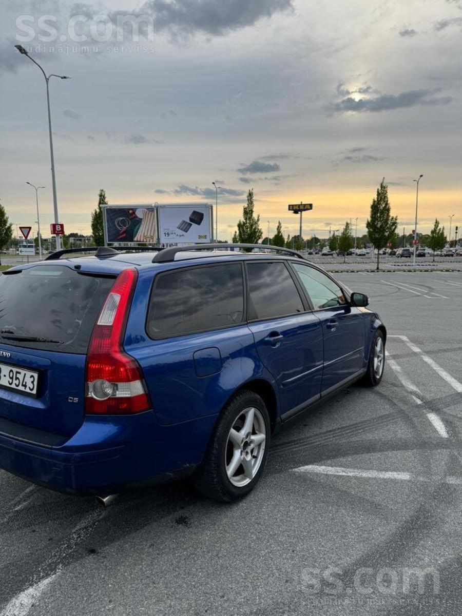 Blue Volvo V50 2006 in Riga, with an engine capacity of 2.40 L and mileage of 385 thousand km for 2450 €, photo 7 on AUTOMOTO.COM.LV