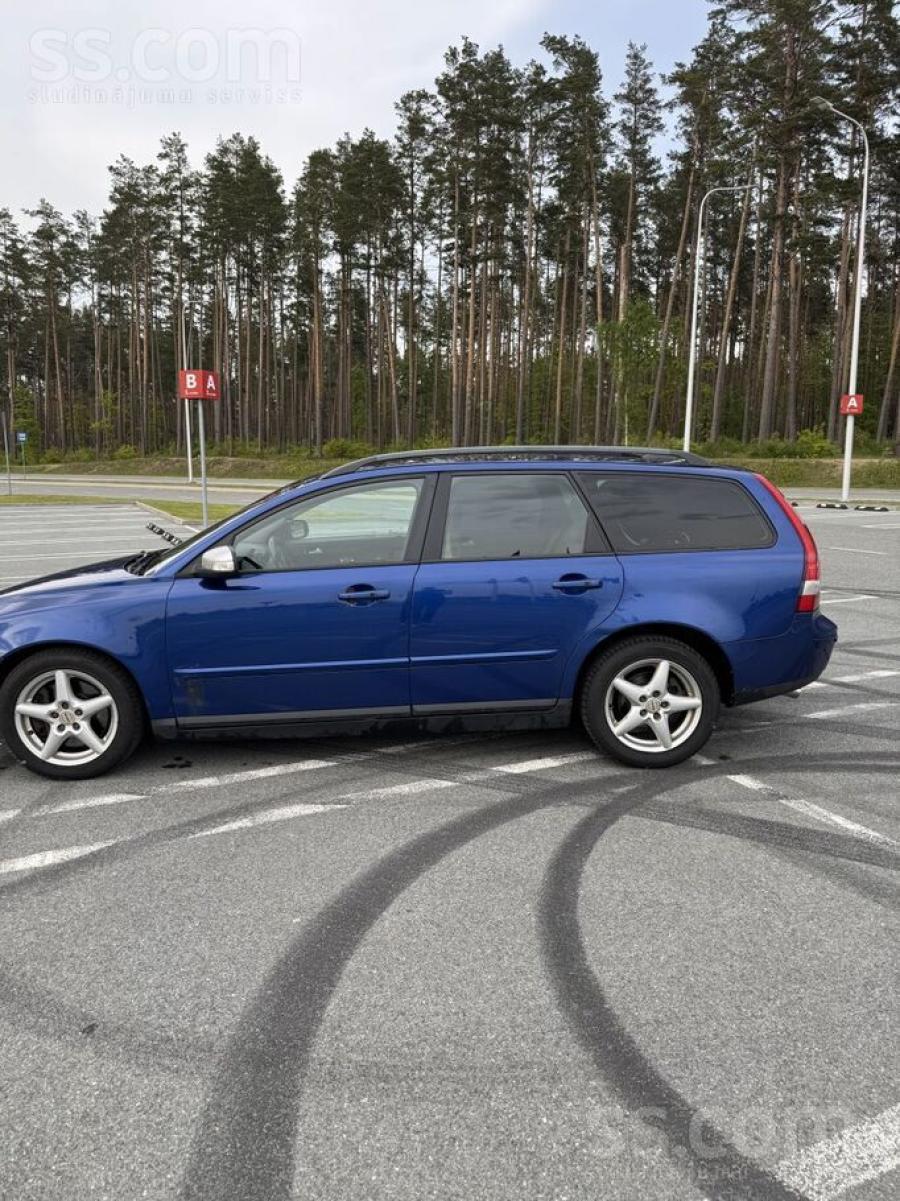 Blue Volvo V50 2006 in Riga, with an engine capacity of 2.40 L and mileage of 0 thousand km for 2500 €, photo 2 on AUTOMOTO.COM.LV