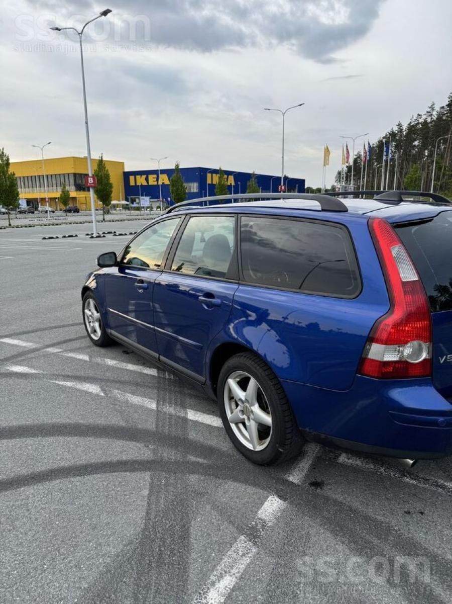Blue Volvo V50 2006 in Riga, with an engine capacity of 2.40 L and mileage of 0 thousand km for 2500 €, photo 3 on AUTOMOTO.COM.LV