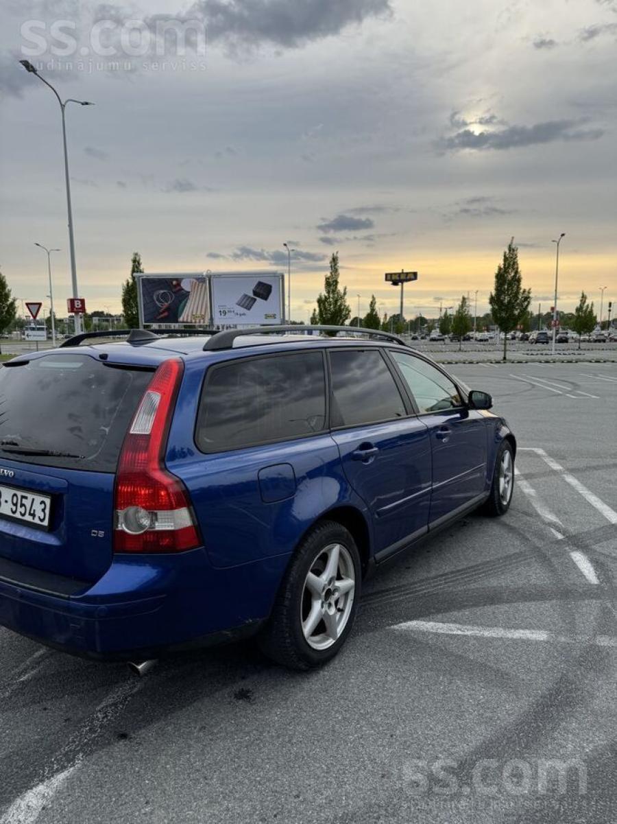 Blue Volvo V50 2006 in Riga, with an engine capacity of 2.40 L and mileage of 0 thousand km for 2500 €, photo 4 on AUTOMOTO.COM.LV