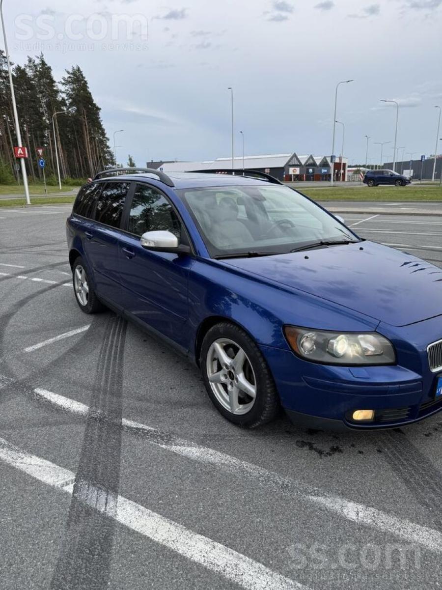 Blue Volvo V50 2006 in Riga, with an engine capacity of 2.40 L and mileage of 0 thousand km for 2500 €, photo 8 on AUTOMOTO.COM.LV