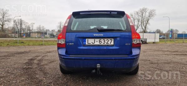 Blue Volvo V50 2006 in Daugavpils, with an engine capacity of 2.00 L and mileage of 246 thousand km for 2250 €, photo 4 on AUTOMOTO.COM.LV