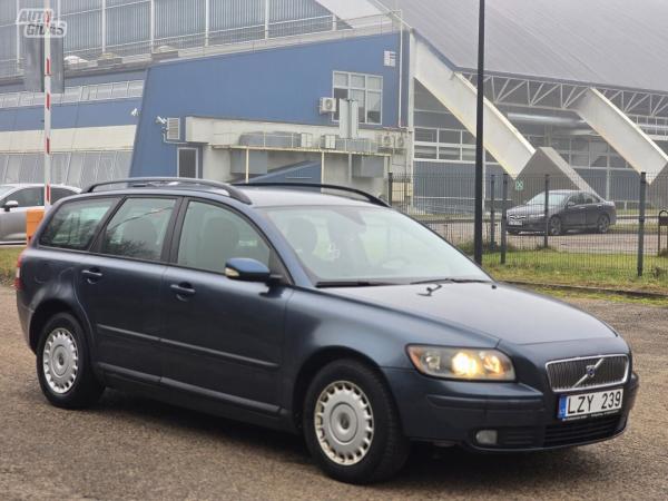 Zils Volvo V50 2006 Viļņa, ar dzinēja tilpumu 1.60 L un nobraukumu 319 tūkst. km par 1300 €, foto 2 vietnē AUTOMOTO.COM.LV