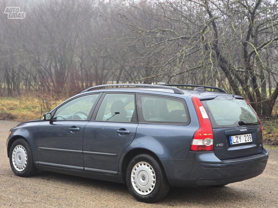 Zils Volvo V50 2006 Viļņa, ar dzinēja tilpumu 1.60 L un nobraukumu 319 tūkst. km par 1300 €, foto 6 vietnē AUTOMOTO.COM.LV