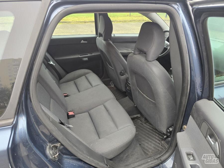 Zils Volvo V50 2006 Viļņa, ar dzinēja tilpumu 1.60 L un nobraukumu 319 tūkst. km par 1300 €, foto 11 vietnē AUTOMOTO.COM.LV