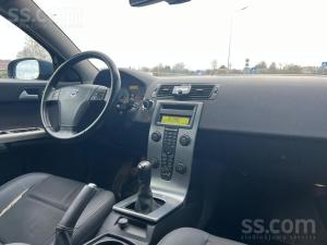 Blue Volvo V50 2006 in Rezekne, with an engine capacity of 1.60 L and mileage of 295 thousand km for 2200 €, photo 8 on AUTOMOTO.COM.LV