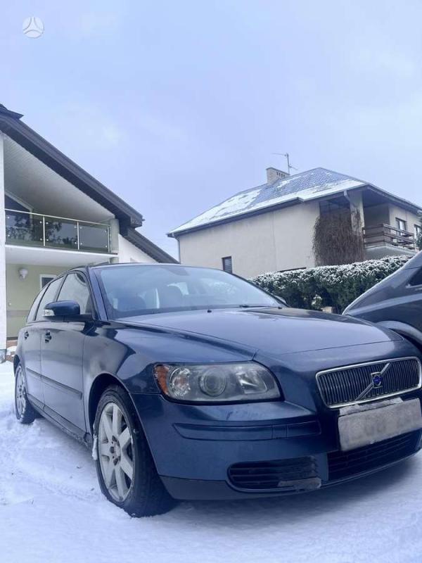 Blue Volvo V50 2006 in Vilnius, with an engine capacity of 2.40 L and mileage of 365 thousand km for 2100 €, photo 1 on AUTOMOTO.COM.LV